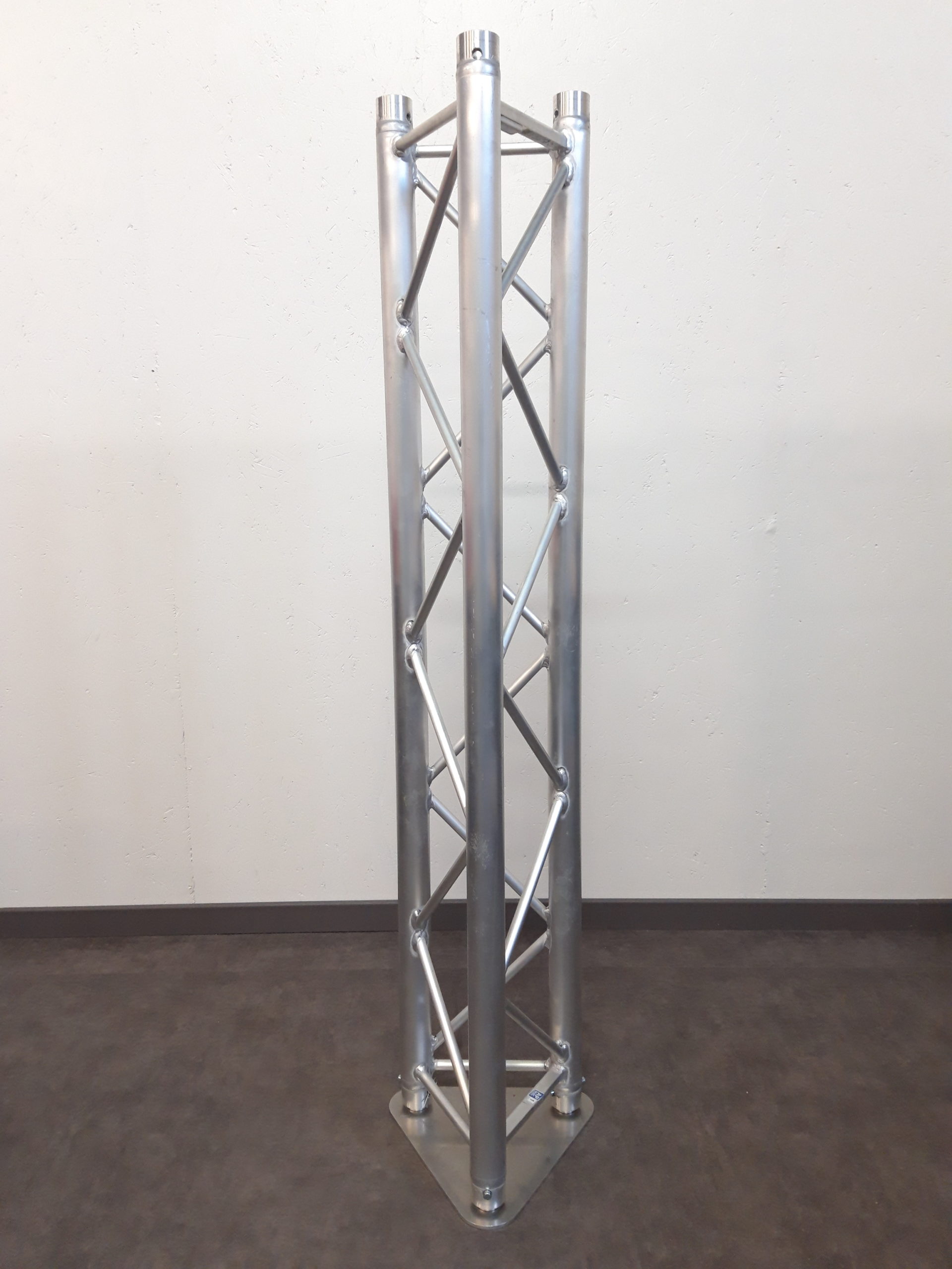 Totem structure triangulaire H30 - 1.50m - APMAC Nouvelle-Aquitaine